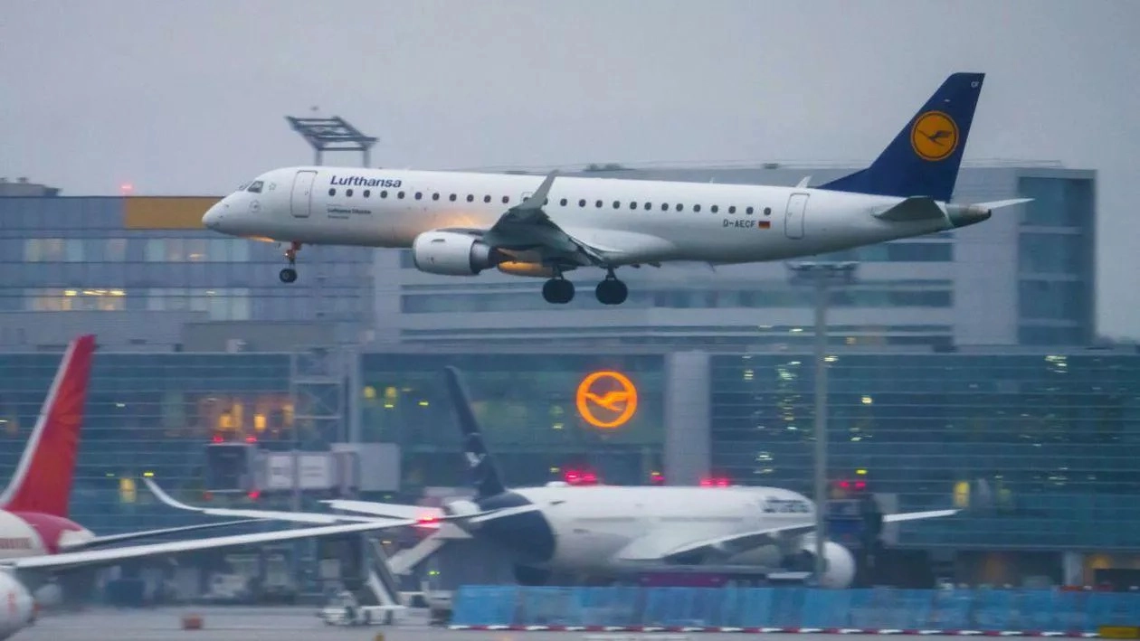 Călătorii au 'dat' mașinile, pe avioane! Transportul aerian de pasageri ...