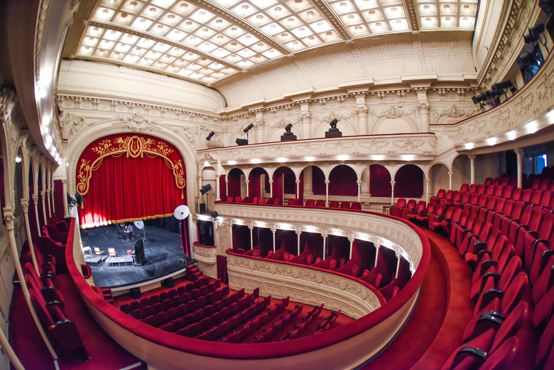 Clădirea din București care este unică în Europa. Doar două teatre din ...