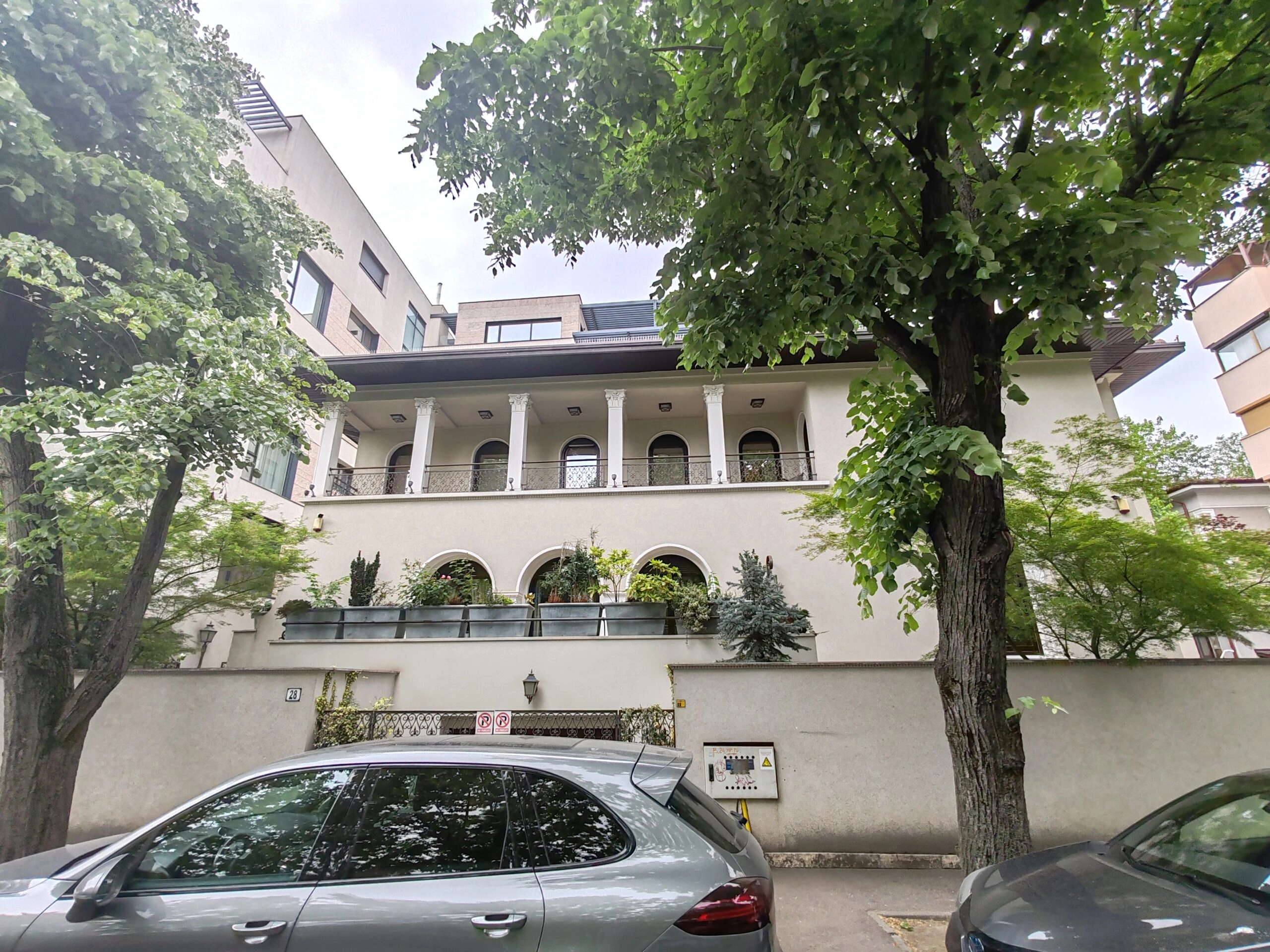 Cea mai frumoasă vilă din Primăverii ascunde secrete nebănuite ...