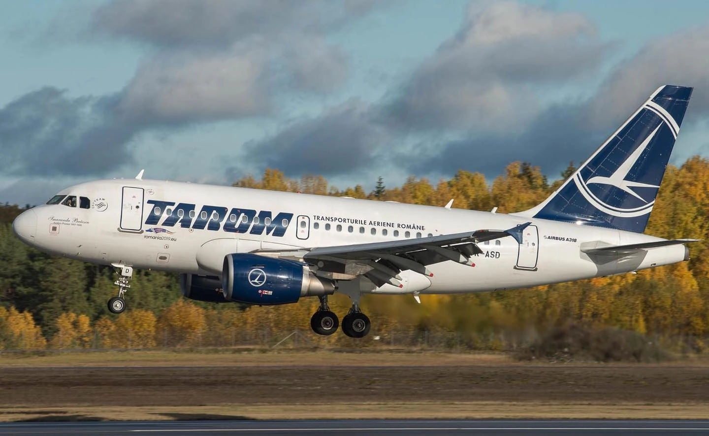 Salariul regesc al unui pilot Tarom. Leafa pe care o încasează un șef ...
