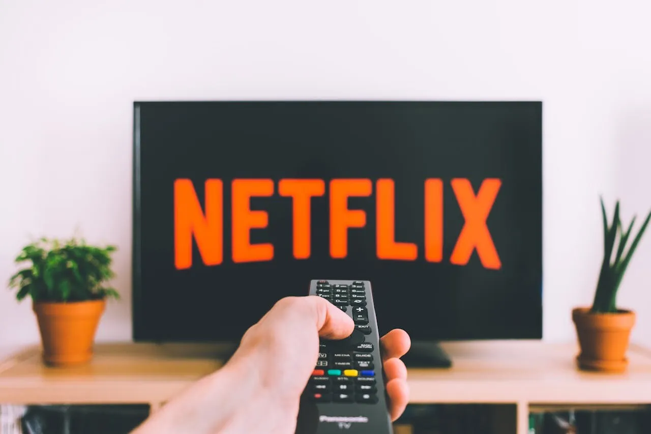 Cât costă abonamentul la Netflix, HBO Max, Disney Plus și Sky Showtime ...