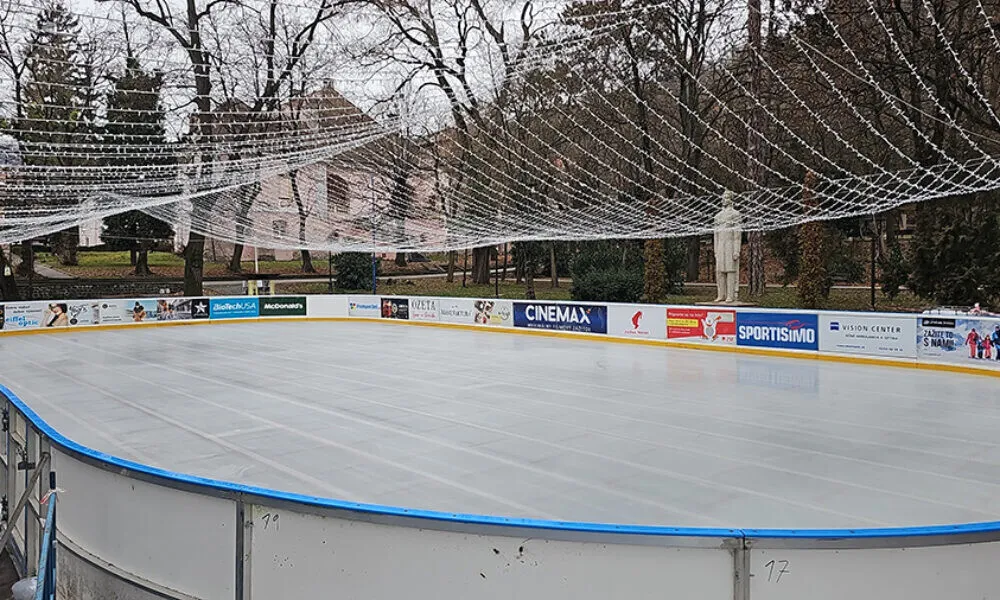 Cel mai ieftin patinoar din România s-a deschis pe 6 decembrie. Tariful ...