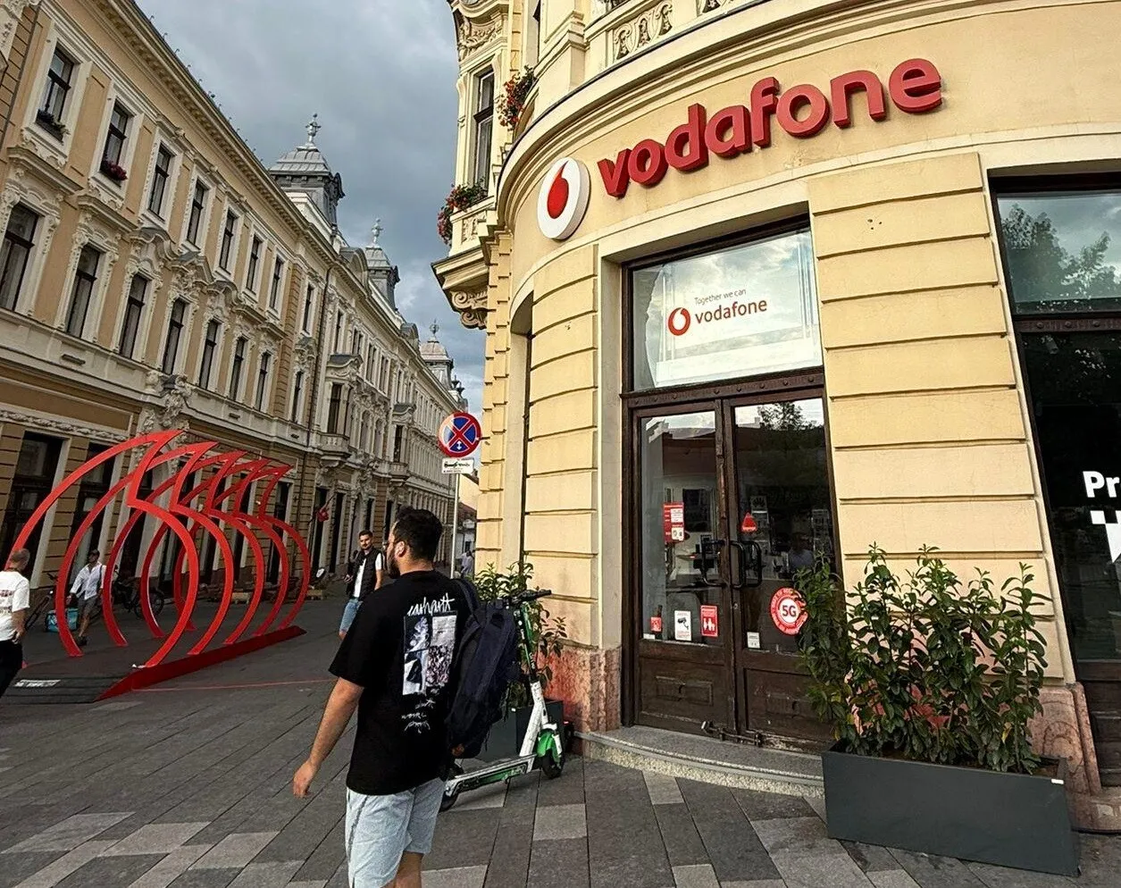 Taxă de 10 lei la Vodafone pentru prioritate la call center. Cum ...