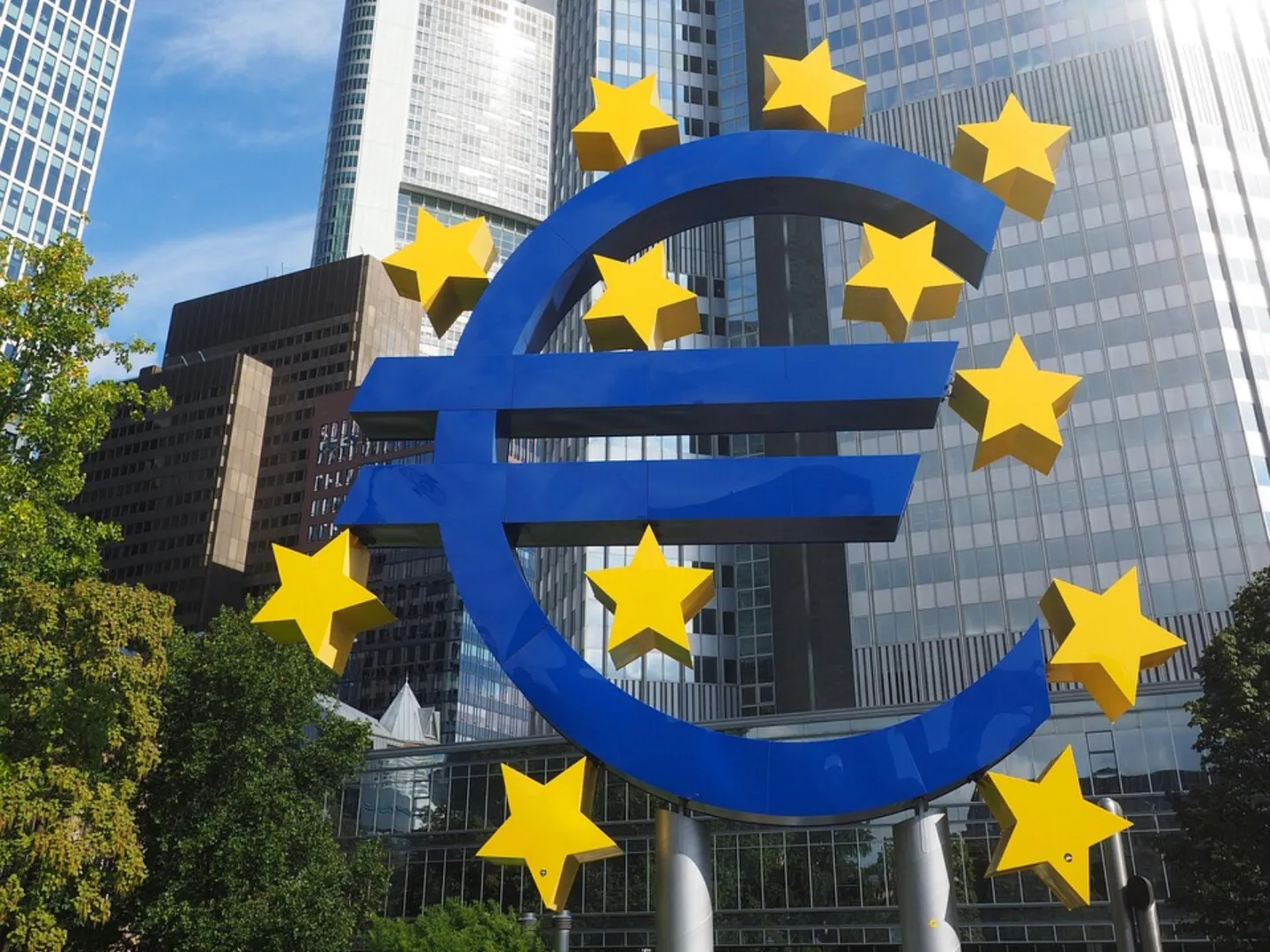 România va avea monedă euro. Banii digitali care vor fi puși în ...