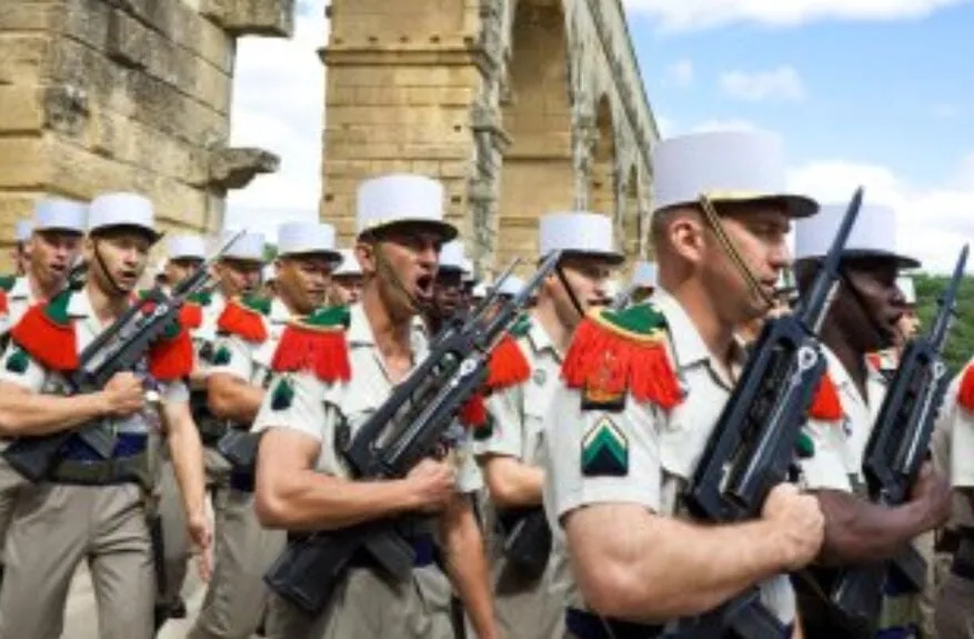Salariul unui legionar în Legiunea Străină este fabulos. Dificultatea ...
