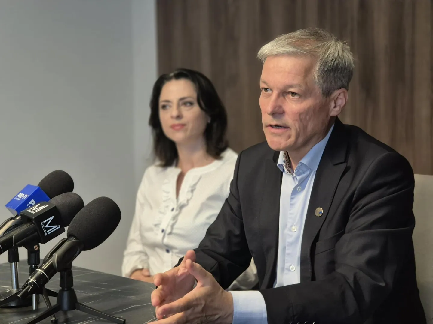 Tehnocratul Dacian Cioloș transferat la Securitate, în unitatea de ...