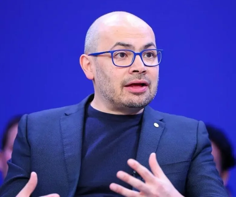 Omenirea este aproape de momentul în care inteligenţa artificială va ...